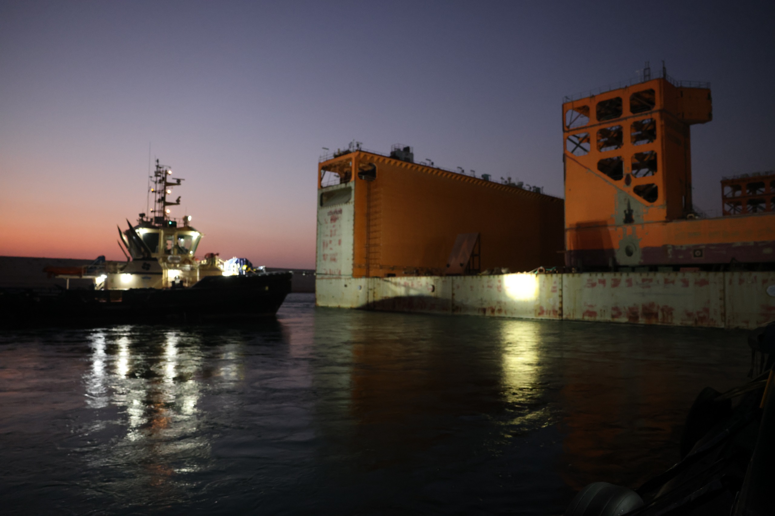 With width of 90 meters, floating dock ‘DOURADO’ successfully passes ...