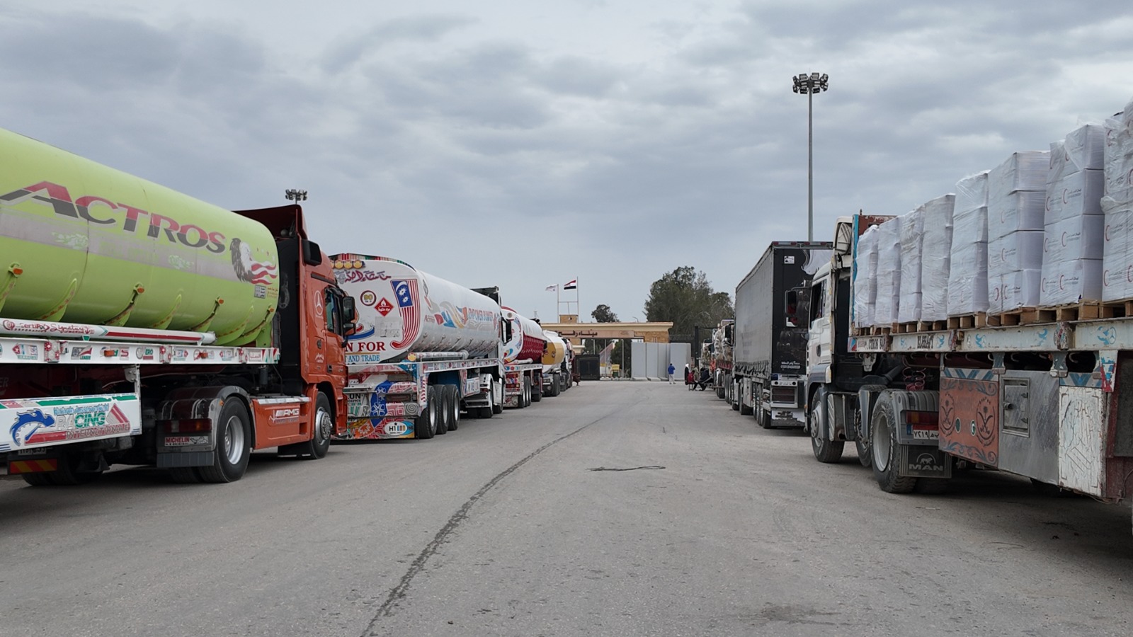 152nd humanitarian aid convoy enters Gaza Strip with 3,680 tons of aid ...