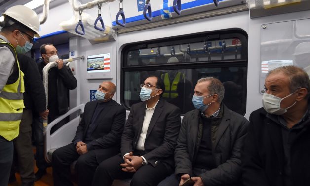 Egypt's PM inspects expansion works of Ring Road - EgyptToday