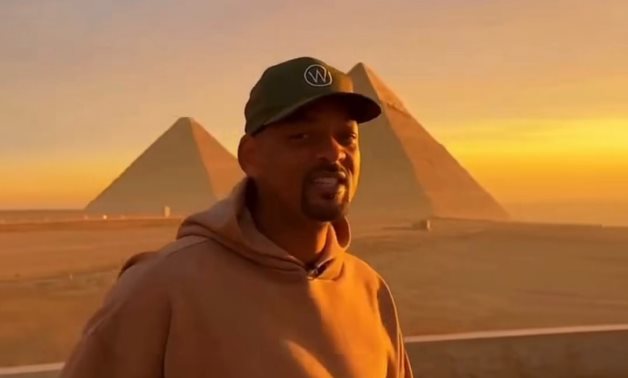 Will Smith Breaks Rule No. 83 at the Giza Pyramids - EgyptToday