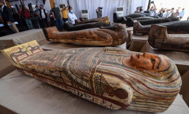Mostafa Waziri: The coffins found inside the new well could reach 100 ...