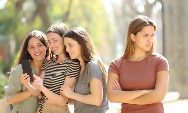 5 Signs You Need To Leave Your Friend Group - EgyptToday